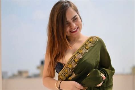 Draculin Aka Uwudracu Nude Video From Her Onlyfans Indianporngirl