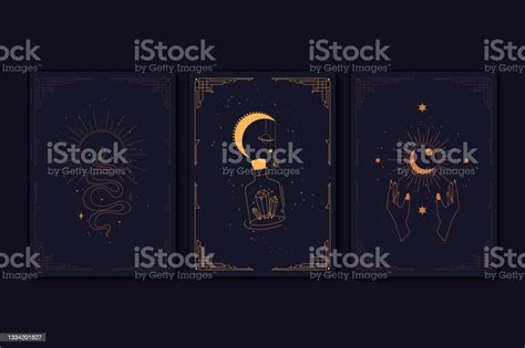 신비한 타로 카드 세트 비교 신비 연금술 및 마녀 기호의 요소 조디악 징후 비도기호가 있는 카드 손 별 달과 크리스탈의 실루엣 벡터 일러스트레이션 타로 카드에 대한 스톡
