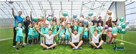 Футбольная школа Uno Добро пожаловать в футбольную школу Uno для детей от 3 до 10 лет 2025