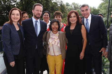 Dinorah L Pez De Gali Y Tony Gali Festejan El D A Del Abuelo E Consulta Com