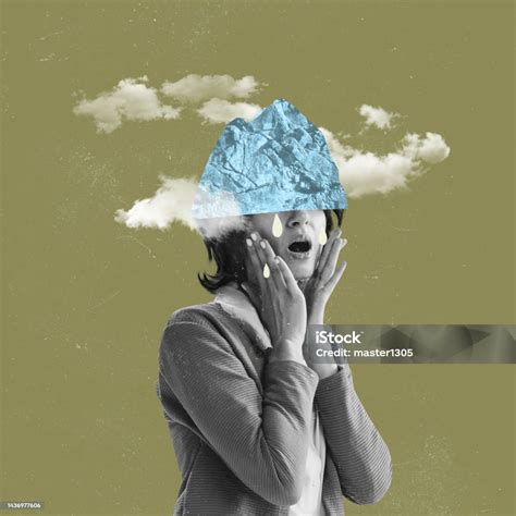 현대 미술 콜라주 개념 이미지 슬픔을 느낀 청녀 복고풍 스타일 디자인 내면 세계 심리학 감정 및 감정의 개념 합성사진에 대한 스톡 사진 및 기타 이미지 Istock