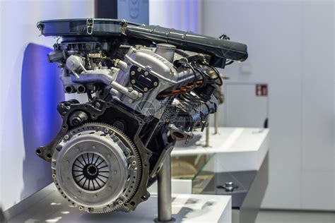 传说中的体育引擎看起来像全新的组装制造业老的速连科高清图片下载 正版图片 摄图网