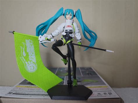 Adoru0083 On Twitter 대충 박스 포징 솔직히 왜 이게 레이싱 미쿠 2022인지는 모르겠다 어디가 레이싱인지 그냥 스페이스 미쿠잖아 피그마