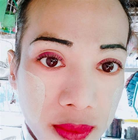 ဘာတွေထင်ပြီးပြုံးနေတာ😇😇😇 ဂ ငယ်