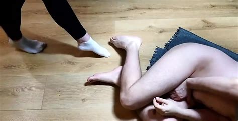 Gnadenloses Hartes Ballbusting Mistress Redix Tritt So Heftig In Die