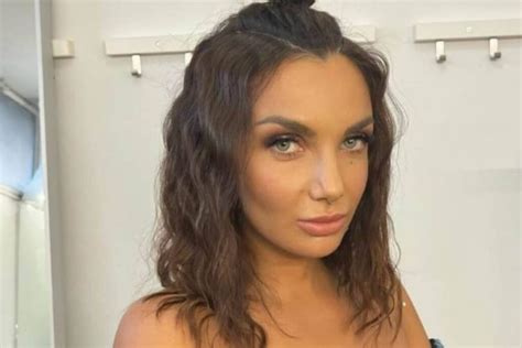 Elettra Lamborghini Va Fuori Di Seno Bikini Troppo Piccolo