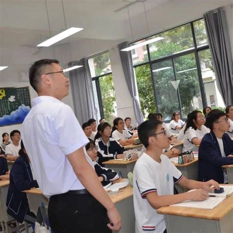 精彩！新学期主题班会课这么来教育互动心灵