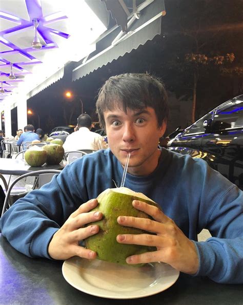 Pin By Celia Bernardino On Alec Benjamin Benjamin Benjamin Bunny Singer