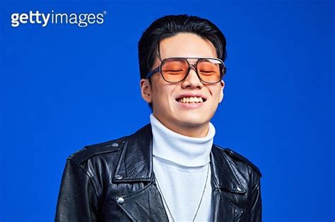 멋 컨셉 패셔너블 패션 가죽재킷 재킷 레트로스타일 컨셉 개구쟁이 뉴트로 트렌드 청년문화 주제 터프 컨셉 이미지 Jv12542123