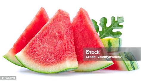 흰색 배경에 고립 된 수박 잎이있는 씨앗이없는 수박 세 조각 3가지 개체에 대한 스톡 사진 및 기타 이미지 3가지 개체 건강한 식생활 과일 Istock
