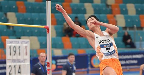 ‘스마일 점퍼 우상혁 시즌 첫 대회 아쉬운 ‘銀