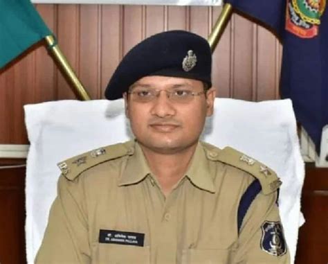Meet Ips Abhishek Pallava Humane Approach In Fierce Naxal Areas Social Media Hero Some Even