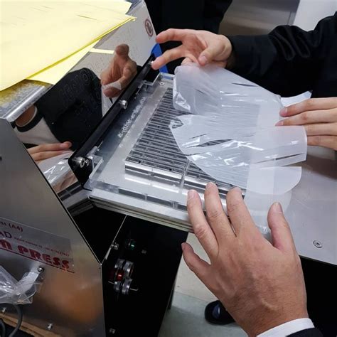 톰슨기 반자동 소형톰슨프레스 실리콘 의료소재 정밀컷팅 목형칼사용 소형컷팅프레스 주문제작 010 3852 3860 김상원 지식 게시판 아파트주차스티커 명찰제작 소형