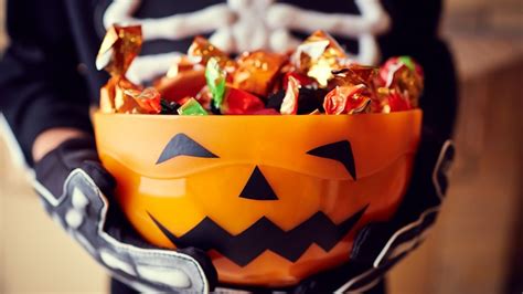 Take Your Leftover Halloween Candy And Make Kitchen Sink Cookies