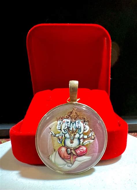 บูชาล็อกเกตพระพิฆเนศ ปางทวิชาคณปติ งานลิขสิทธิ์อาจารย์จิรวัฒน์ วีระโสภณ Line Shopping