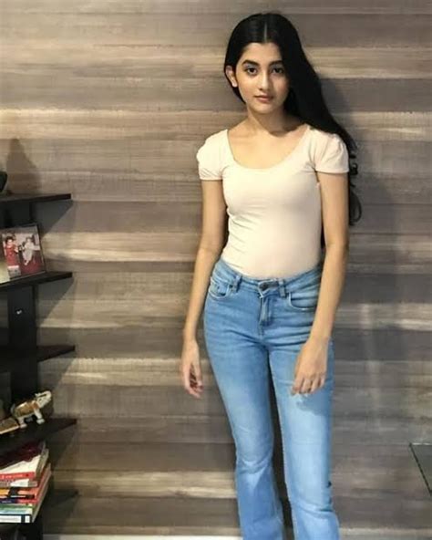 8 Hot Sexy Ashlesha Thakur Bikini Pics