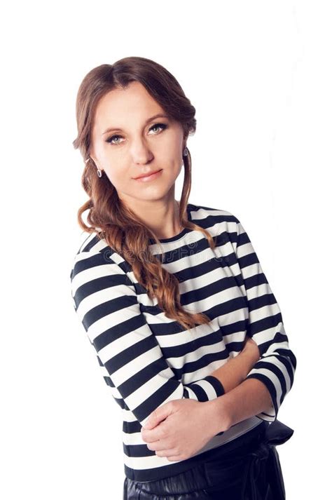 Mujer Joven Linda Con El Pelo De La Casta A En El Vestido Blanco Foto De Archivo Imagen De