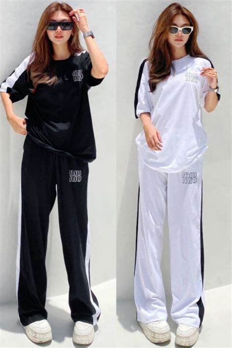 เซทเสื้อคอกลมแขนสั้น ทรง Oversize มาพร้อมกางเกงขายาวทรงกระบอกใหญ่ ชุดเซต ชุดเซ็ท Yunaka Lazada