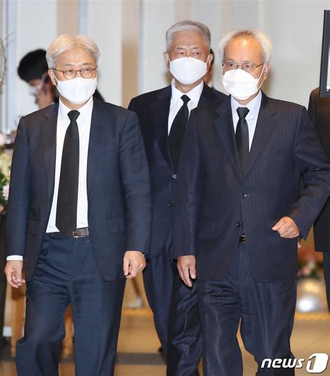 조문 마친 문성현 위원장과 김동만 이사장