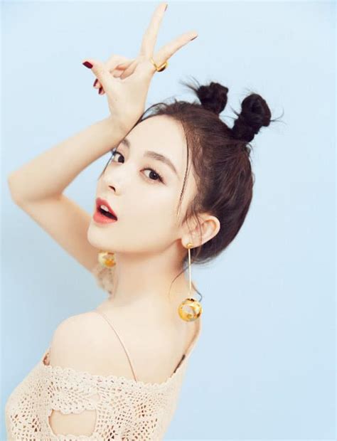 网友娜扎哪吒发音分不清 娜扎笑侃：谁cue我 Tom明星