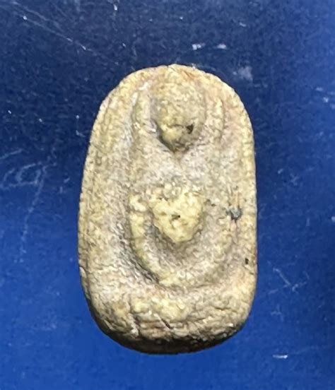 พระผงเนื้อจัด Ennxo