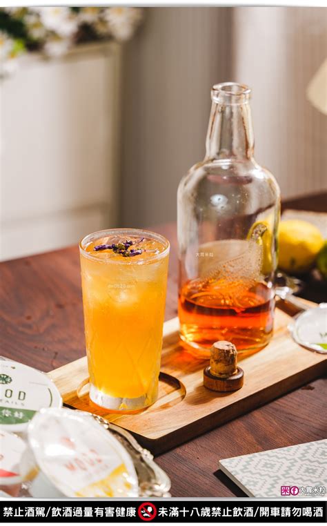 派對聚餐露營 隨時想微醺小酌，一顆膠囊秒變專業調酒師！mood 沐・雞尾酒 調酒膠囊。酸甜水果系調酒或網美氣泡飲~多款口味輕鬆diy！宅配調酒膠囊推薦 大胃米粒 David And Milly