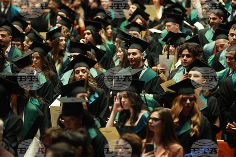 Чуждестранните студенти все по често избират да останат в Нидерландия Утро