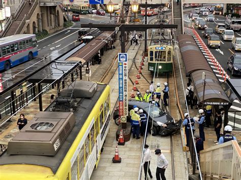 【事故】長崎電気軌道 長崎駅前の線路内に車が突っ込む事故で派手に線路塞がれる 遅延に注意 まとめダネ！