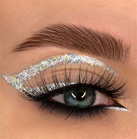50 Vibrant Makeup Looks For Bright Weather Silver Star Streak