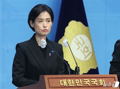 채상병 사망 사건 의혹 관련 기자회견 나선 박은정 당선인