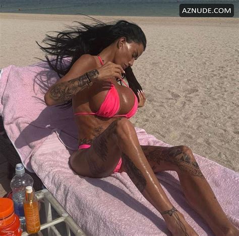 Katie Price Sexy Flaunts Her Slutty Bikini Body At A Beach In Dubai