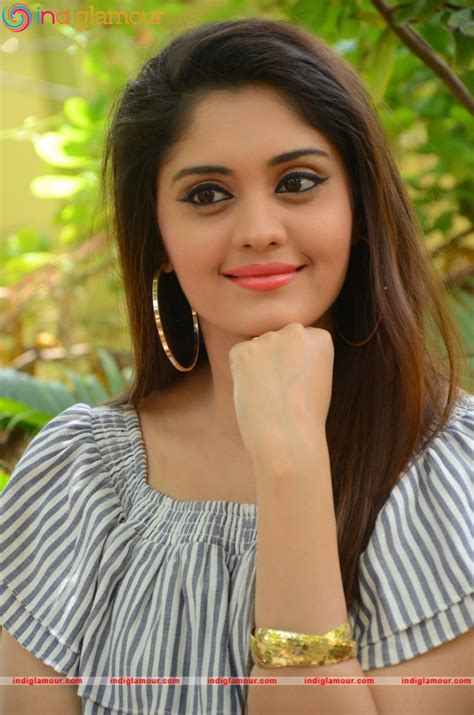 Surabhi Actress Photo Image Pics And Stills 444197