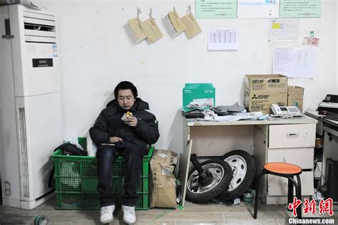 【图片故事】“疯狂”的快递 组图 图片中国中国网
