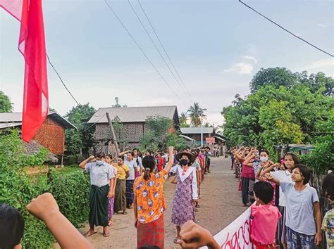 ရွှေနွယ်သွေး သပိတ် စစ်ကြောင်း အကြမ်းဖက် စစ်အာဏာရှင် ဆန့်ကျင်ရေး ချီတက် ဆန္ဒပြ Khit Thit Media