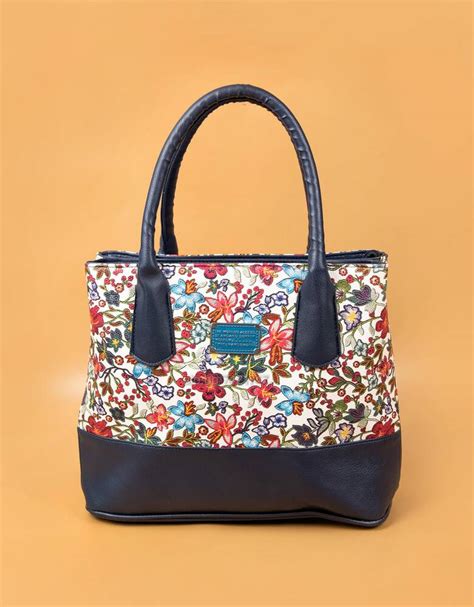 Синя Дамска Чанта Цветя Аксесоари Пловдив Размер на дамскa чантa Височина 27см Д