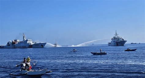 Кораби на Бреговата охрана на Китай маневрираха в опасна близост до филипински плавателни съдове