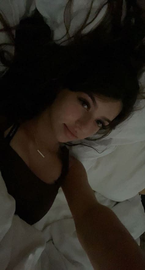 Pretty Selfies Brunette Snap