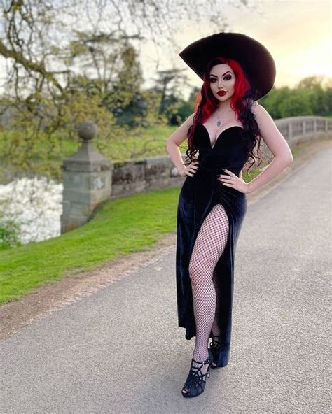 Sorceress In Need Of An Apprentice Model Dani Divine Pic