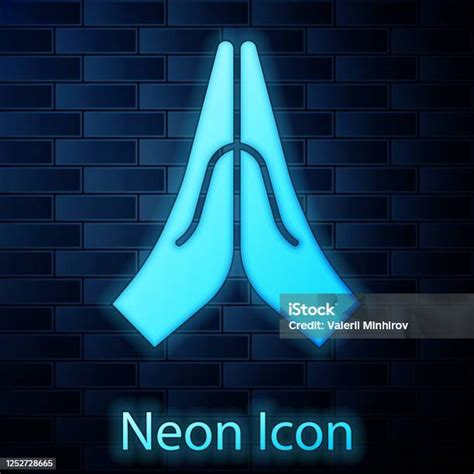 벽돌 벽 배경에 고립 된기도 위치 아이콘에 빛나는 네온 손 신앙과 소망으로 하나님께 기도하십시오 벡터 일러스트레이션 교회에 대한 스톡 벡터 아트 및 기타 이미지 Istock