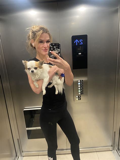 Todays Selfie In The Elevator 😘 R Selfie