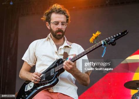 Tilley Young The Giant Photos And Premium High Res Pictures Getty Images