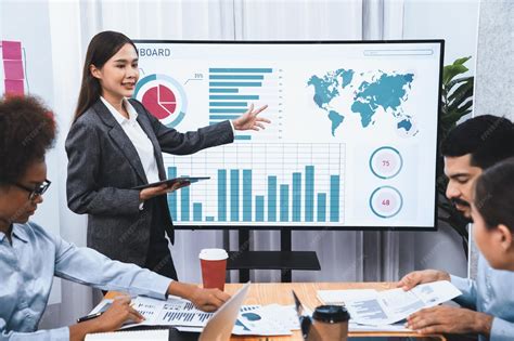 Premium Photo Young Asian Businesswoman Presenting Data Analysis