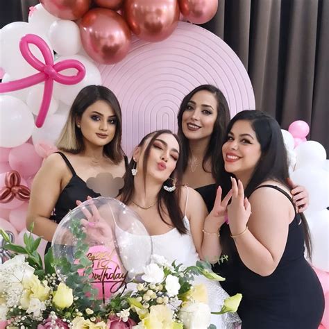 Fatihmi ‎تولدم مبارک🩷🤍 تولد ژستعکاسی گل صورتی سفید عکس عکس