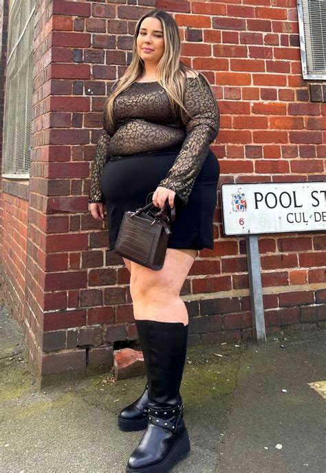 Best Clothing Choices For Curvy Figures From High Waisted Jeans To Wrap Tops Moda Para Mujer