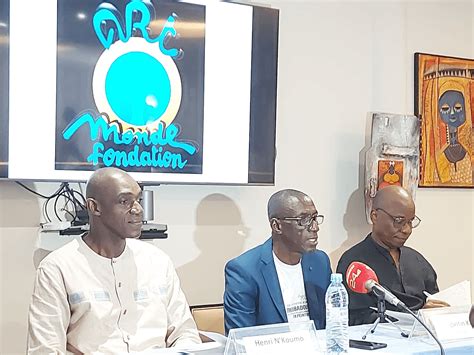 35 Années De Peinture Le Père De Lart Naïf Et Des Rondement Belles