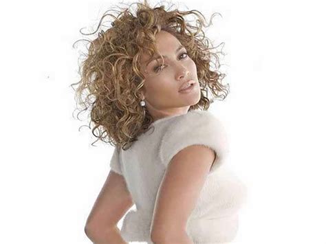دانلود آهنگ Booty از Jennifer Lopez و Iggy Azalea با متن و ترجمه مجله