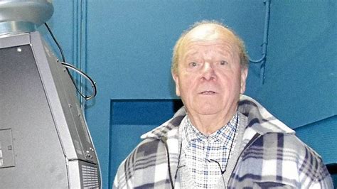 Projectionniste Le Soir Daniel Bertolini était Maçon Le Jour