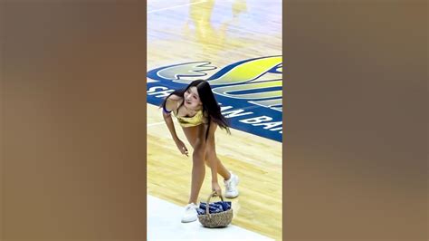 선물 주러 달려오는 김이서는 몸으로 말합니다 사랑스러운 그녀 김이서 김이서 치어리더 신한은행에스버드 Youtube