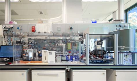 synthesis robot harnesses ai to speed up chemical discovery