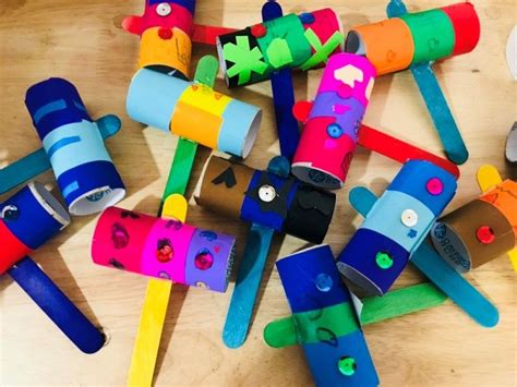 생활도구 주제 휴지심으로 망치 만들기생활도구 망치 만들기 휴지심과 나무막대를 이용하여 간단하게 만 어린이집 만들기 어린이를 위한 공예 공예